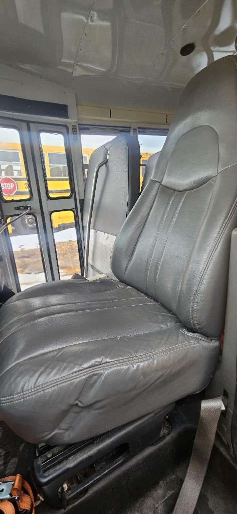 19127841 Driver Seat, Chevy Express, 2007 - Quality Bus & Truck Parts